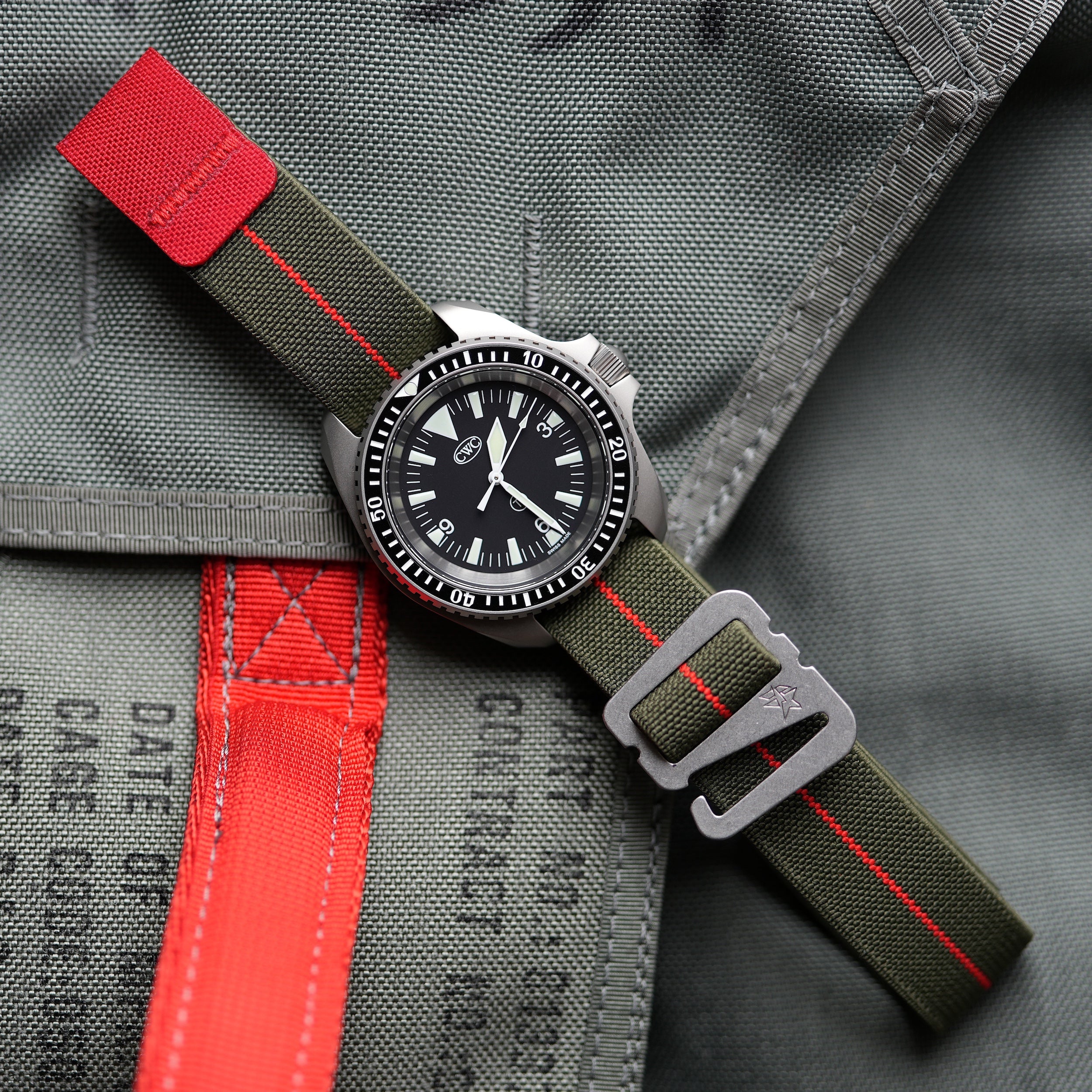 Grappleband Red Tab [Fixed Bar & Spring Bar Compatible] – Hawkrigger